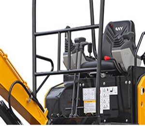 How to operate a mini excavator: training tips for novice operators