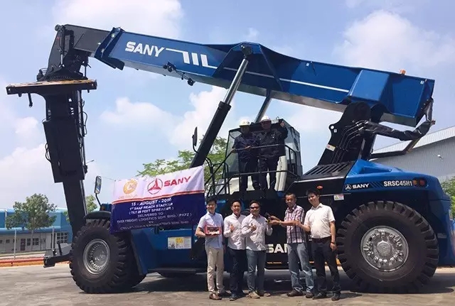 SANY Delivers First Reach Stacker with Tilting Spreader to the Port ...