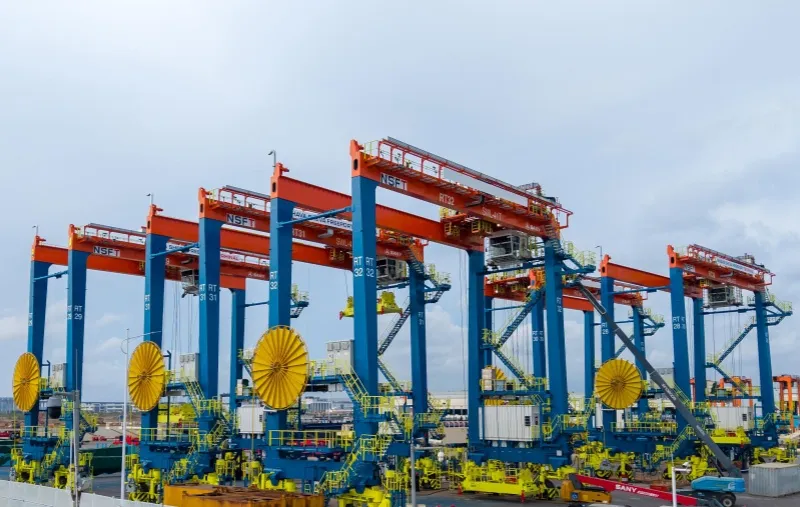 Dual-Trolley STS Cranes Head for PSA Terminals