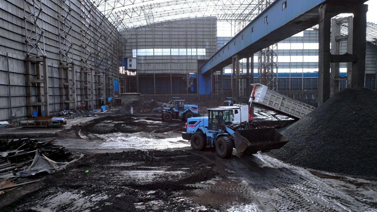 Analysis of Two Heavy Machinery Giants: Differences, Uses, and ...