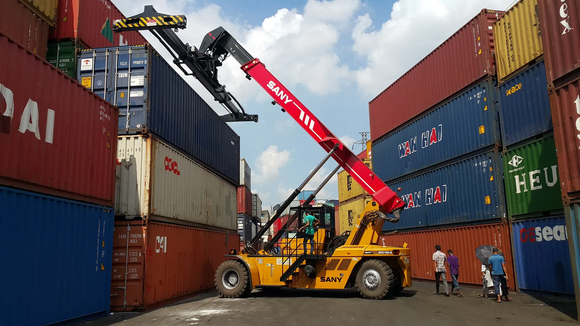 What Is a Reach Stacker? A Complete Analysis of Its Definition ...